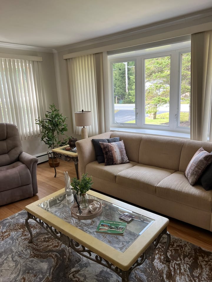 Stocked Pristine Home In Saratoga Springs, Ny - Saratoga, NY