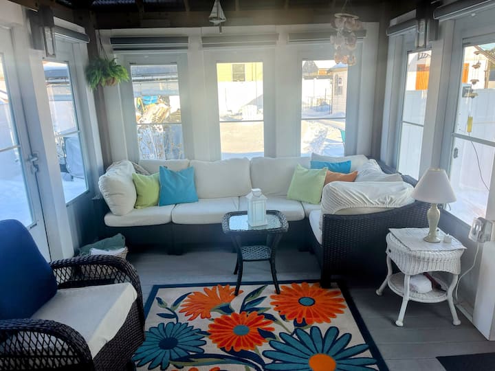 Oceanside Retreat - Tiverton, RI