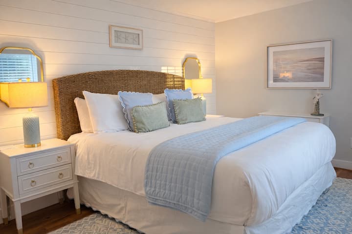 Serene Atlantic Sanctuary - The Windchaser Suite - Hatteras, NC