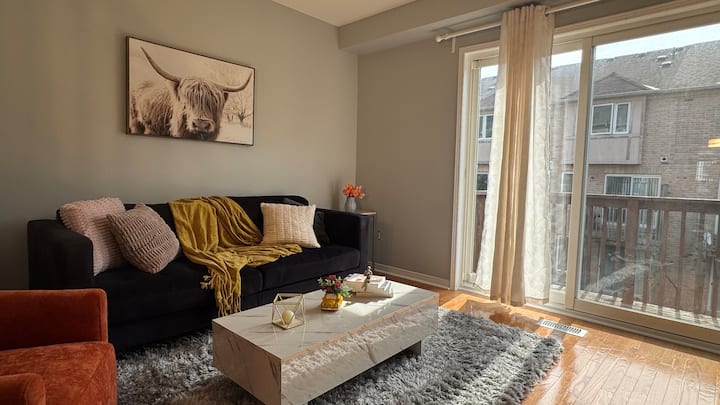 Cozy & Funky Mississauga Retreat | 3br + 2.5ba - Mississauga