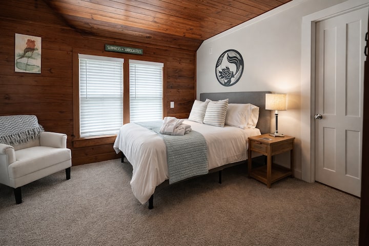 Atlantic Inn-mermaid Cuddy - Hatteras, NC