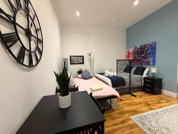 Studio First Floor 1.26 - London