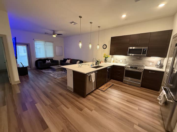 Luxury Penthouse • Walk To Shops & Dining - Scottsdale, AZ
