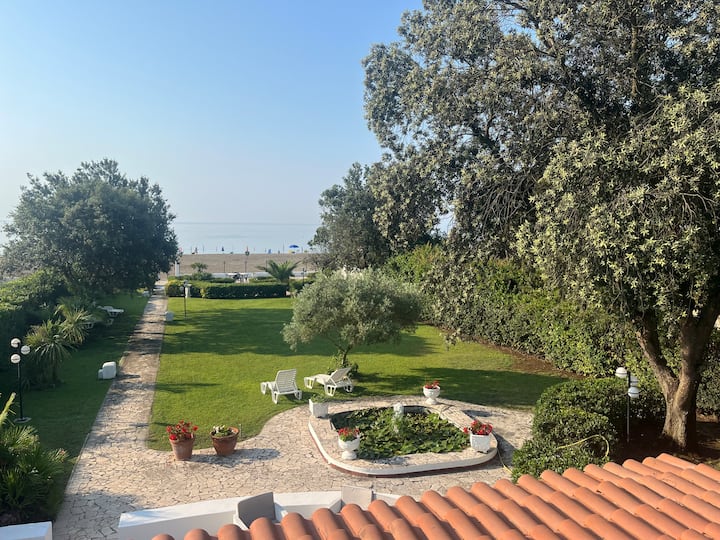 Villa Sofia: Un'oasi Tranquilla Sulla Spiaggia - Terracina