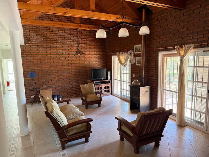 Casa Amplia Con Patio - Hasta 7 Personas - Baradero