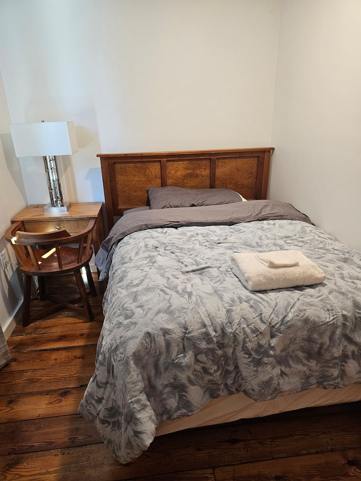 Room #10 Walk To Downtown And Lake Champlain! - Burlington, VT