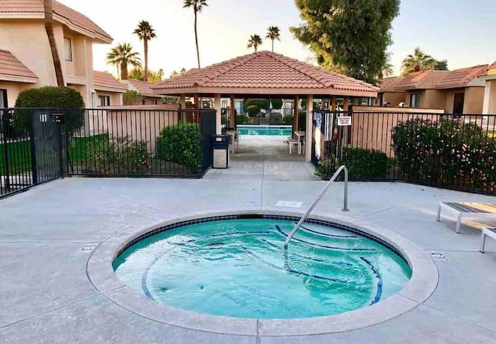 Palm Desert Condo Located By Washington St - Indian Wells, CA