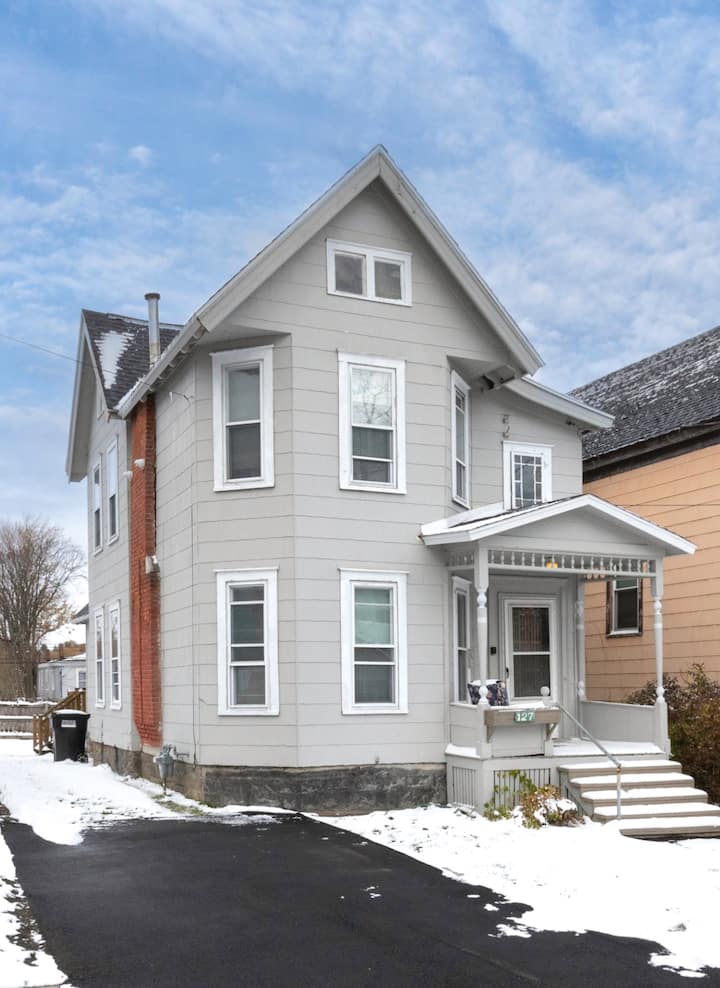 3br Syracuse Stay | Ideal For Families & Students - Syracuse, NY