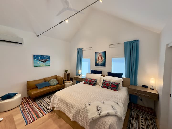 Cozy King Suite W/coffee Bar + Walkable To Mass St - Lawrence, KS