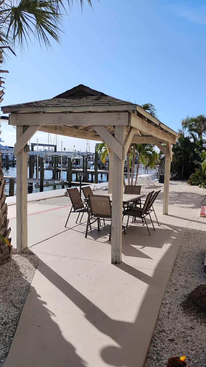 4 Min Walk To Beach, Boat Dock, Free Parking, View - Clearwater, FL