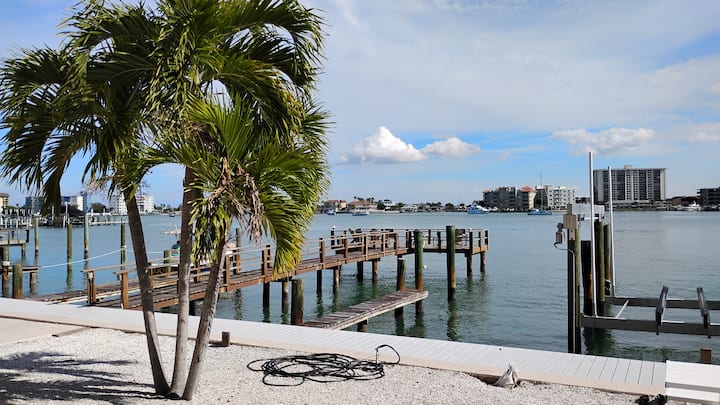 Dog Friendly, Walk To Beach, Boat Dock, Parking - Clearwater Beach, FL