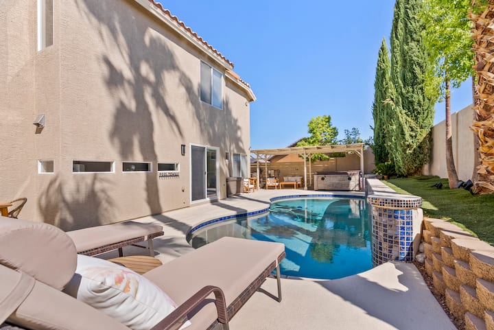 Desert Oasis | Fully Renovated + Prime Location - Henderson, NV