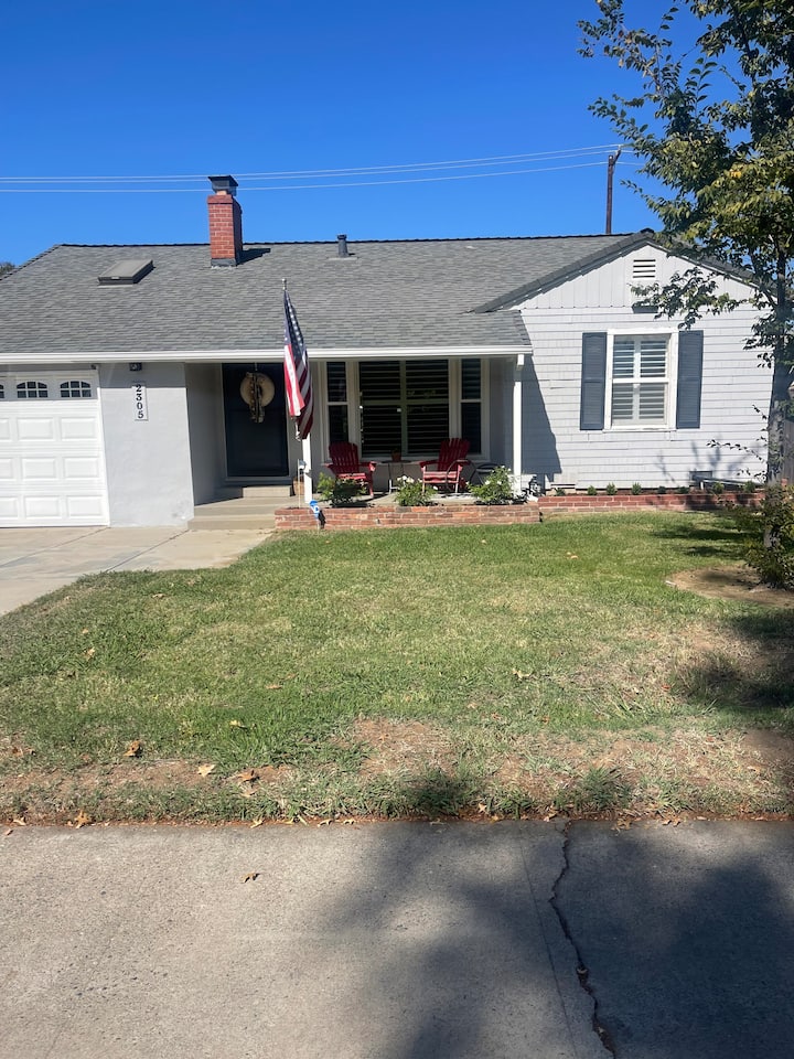 Charming One Bedroom House - Sacramento, CA