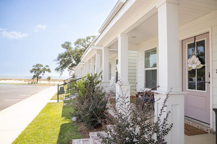 Coral Breeze - Steps From Beach In Heart Of Biloxi - Biloxi, MS