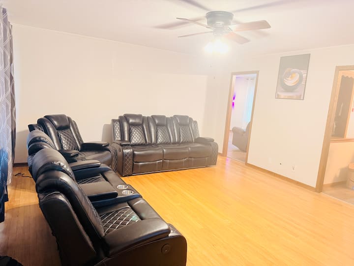 Cozy Home From Home 3 Bed Room House - Cedar Rapids, IA