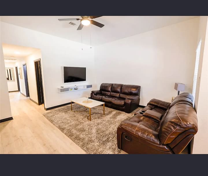 Close To Kyle Field/campus & Central Location. - College Station, TX
