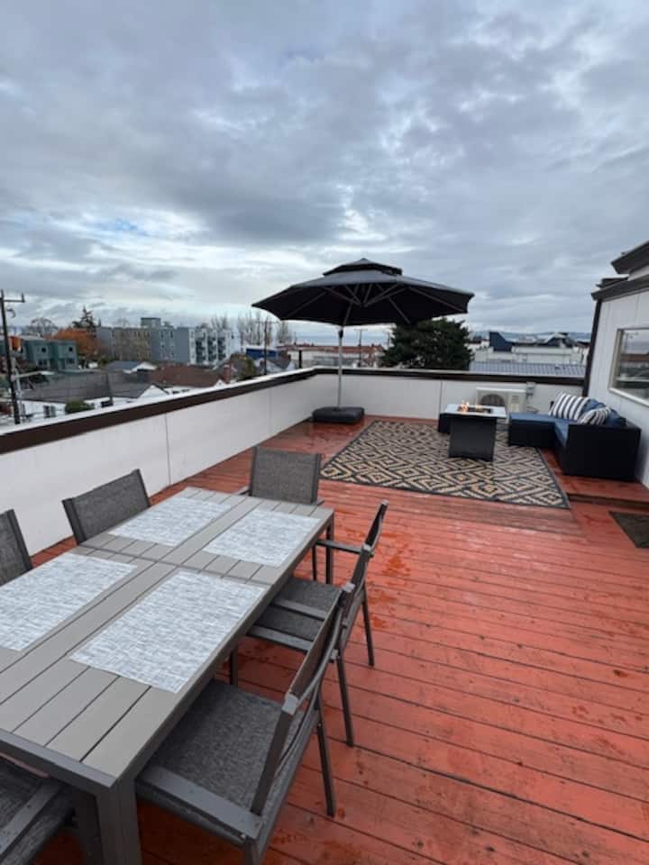Entire Home • Alki Rooftop With Sunset Views - Seattle, WA