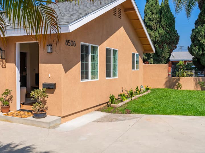 Surf City Peaceful Retreat - Huntington Beach, CA