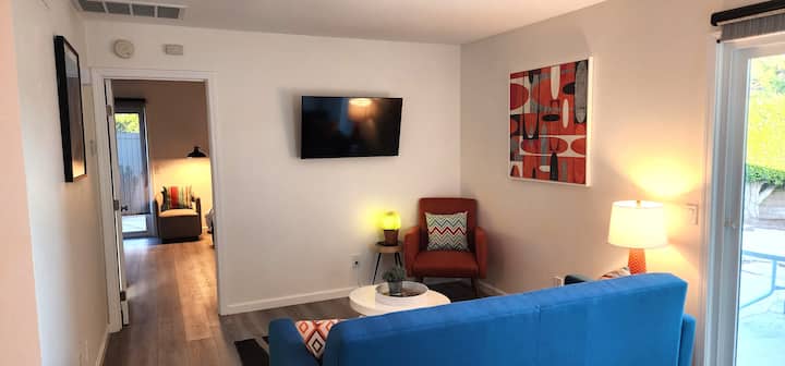 Pet Friendly 1 Br Condo, Garage & Fenced Backyard - Palm Springs, CA