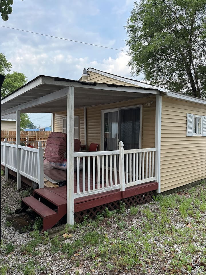 Quiet, Clean Home In Town. - Vincennes, IN
