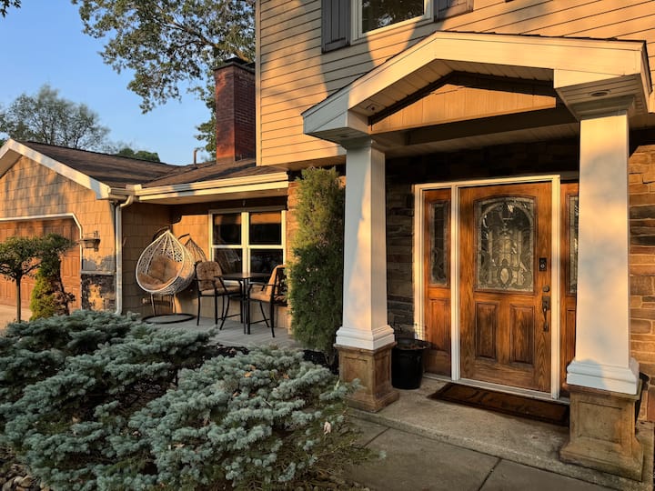 Prime Location For Notre Dame, Close To Everything - Mishawaka, IN