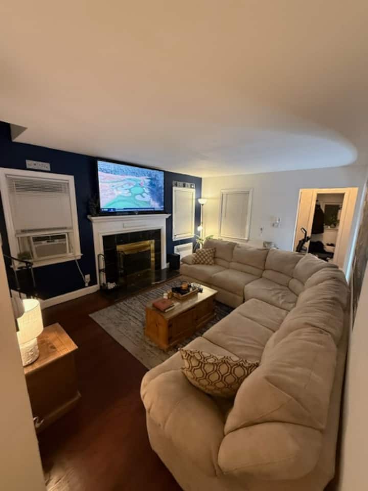 Ryder Cup – Pool, Porch & Spacious 6-guest Stay - Westbury, NY