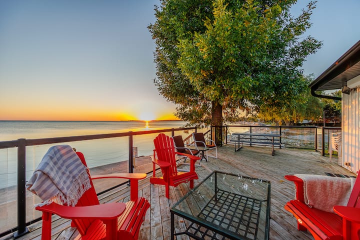 Lakefront Cottage | Mid-term Rental Available - Ontario