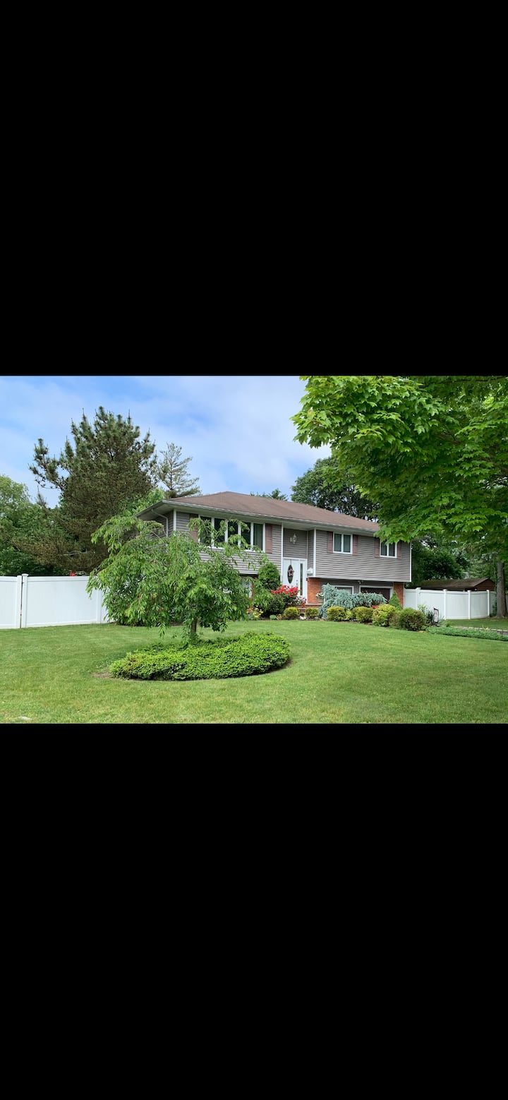 4 Bedroom 2 Full Bath House. Rooms For Rent - Northport, NY