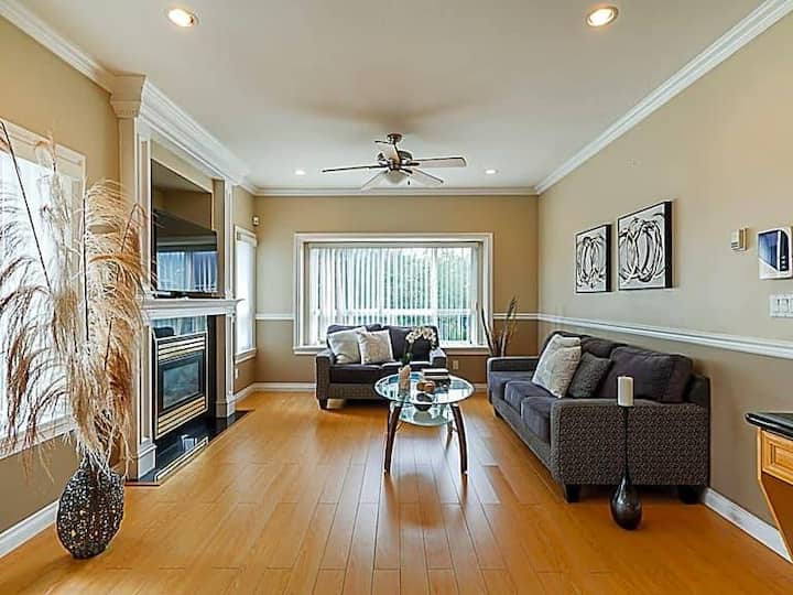 Gorgeous Home Across Multi-sport And 2 Nhl Rinks. - Port Moody