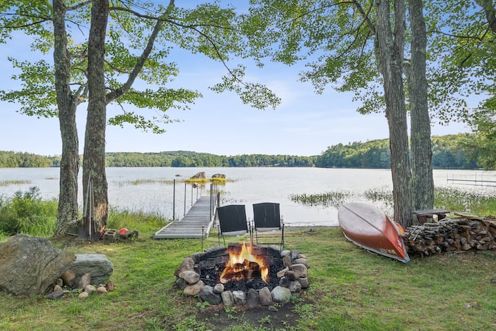 Escape To Cozy Cove– Waterfront Camp On Round Pond - Livermore, ME