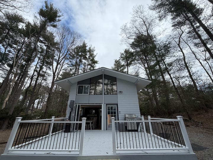 Woodland Retreat - Norwood, MA