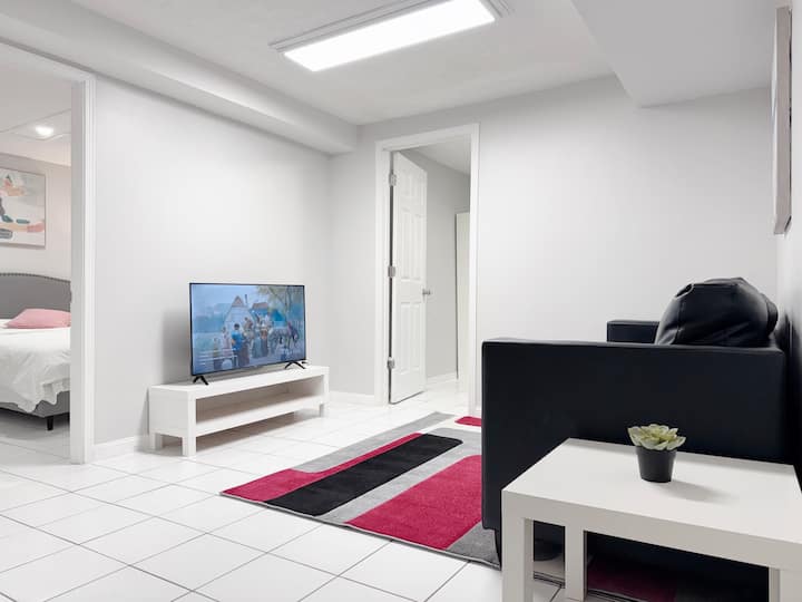 Weekly Off, Basement Suite, Kitchen & Parking! - Markham