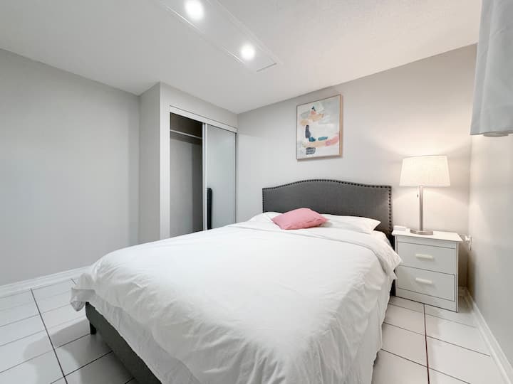 Weekly Off, Basement Suite, Parking & Kitchen! - Markham