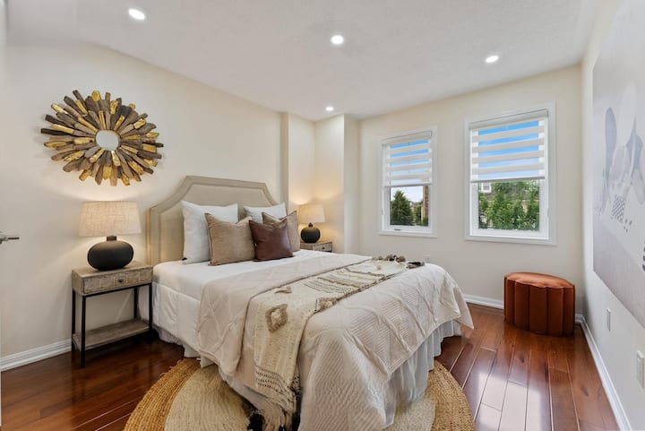 House 4 Bedroom + 3.5 Washroom - Milton