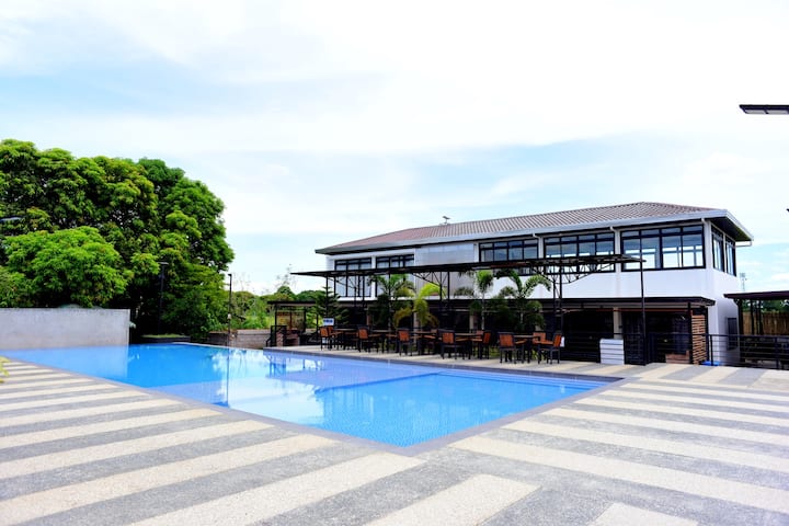 Private Farm Resort W/ Infinity Pool (28 Guests) - San Rafael