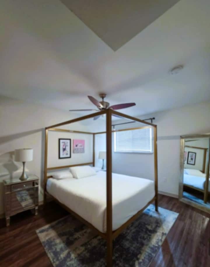 Refined Retreat At Reagan 206 - Dallas, TX