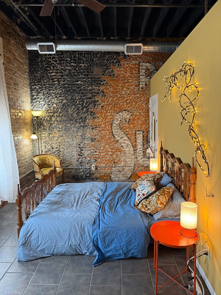 Cozy Old Town Loft - Lansing, MI