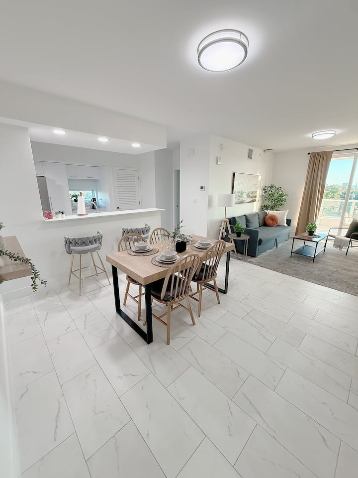 Resort-style Apt With Pool And Gym - Hollywood, FL