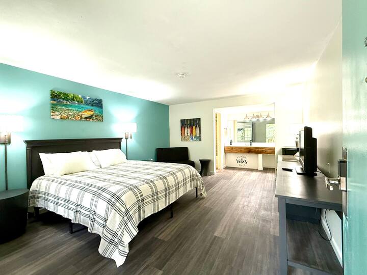 Studios @ Eureka; Lake Vibes Room 302 - Eureka Springs, AR