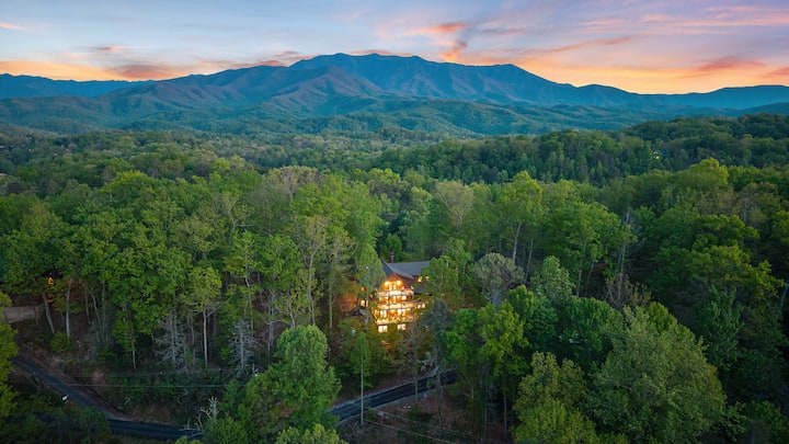 Luxury Mountain Retreat In Gatlinburg W/epic Views - Gatlinburg, TN