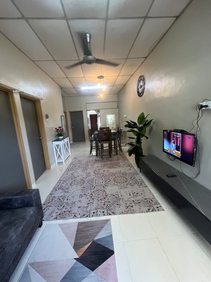 Uncle J Homestay - Marang