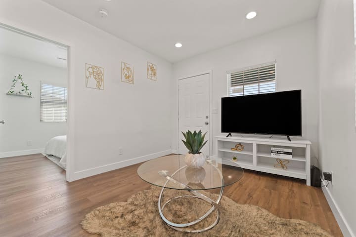 Cozy 1b 1b House In Ontario Near Airport - Ontario, CA