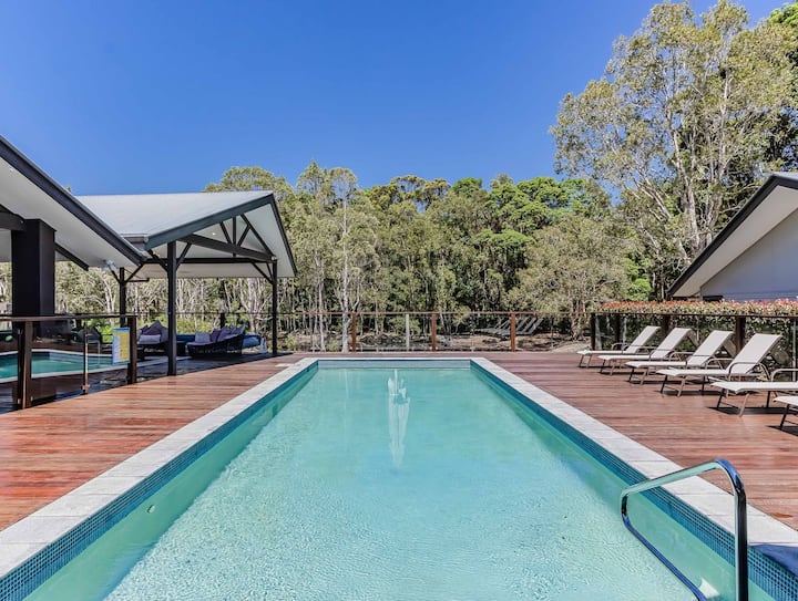 Lennox Coastal Retreat - Resort-style Home W. Pool - Lennox Head