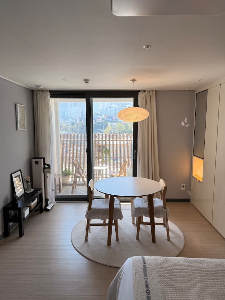 [유탑힐뷰] 최대 3인 | 연박할인 | 무료주차 | 웰컴푸드 | 무료 레이트 체크아웃 - South Korea