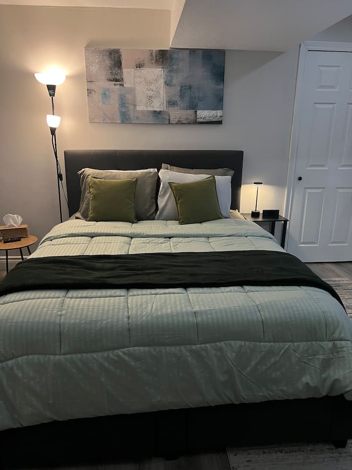 Cozy Private Basement Suite – Quiet & Stylish - 해밀턴