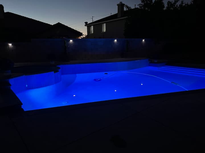 West Palmdale Diamond 6br Pool &Jacuzzi Near Golf - Palmdale, CA
