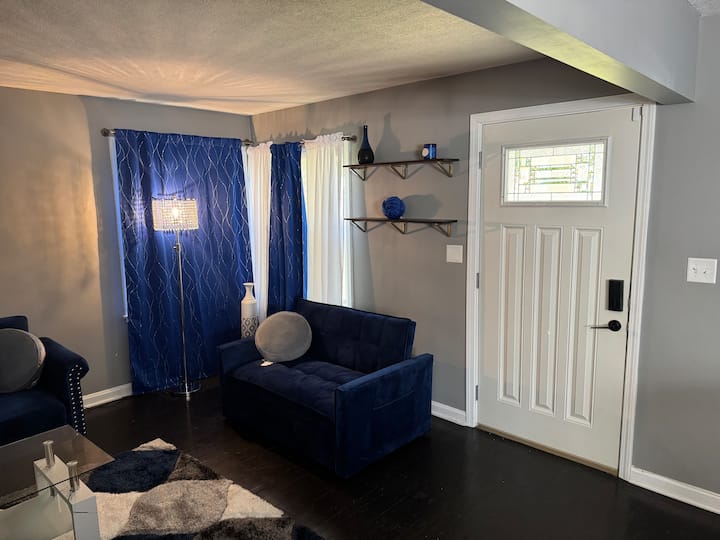 Modern 2br Home W/ Finished Basement & Sunroom - Akron, OH