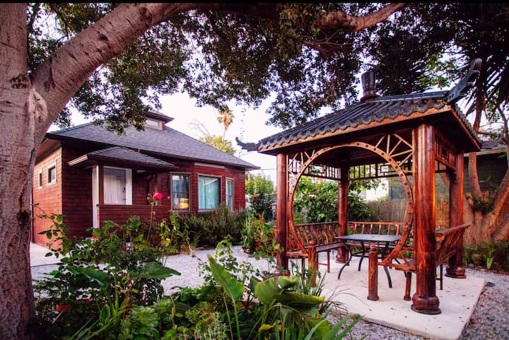 Luxury Cottage In Garden & Jacuzzi Under Stars - Emeryville, CA
