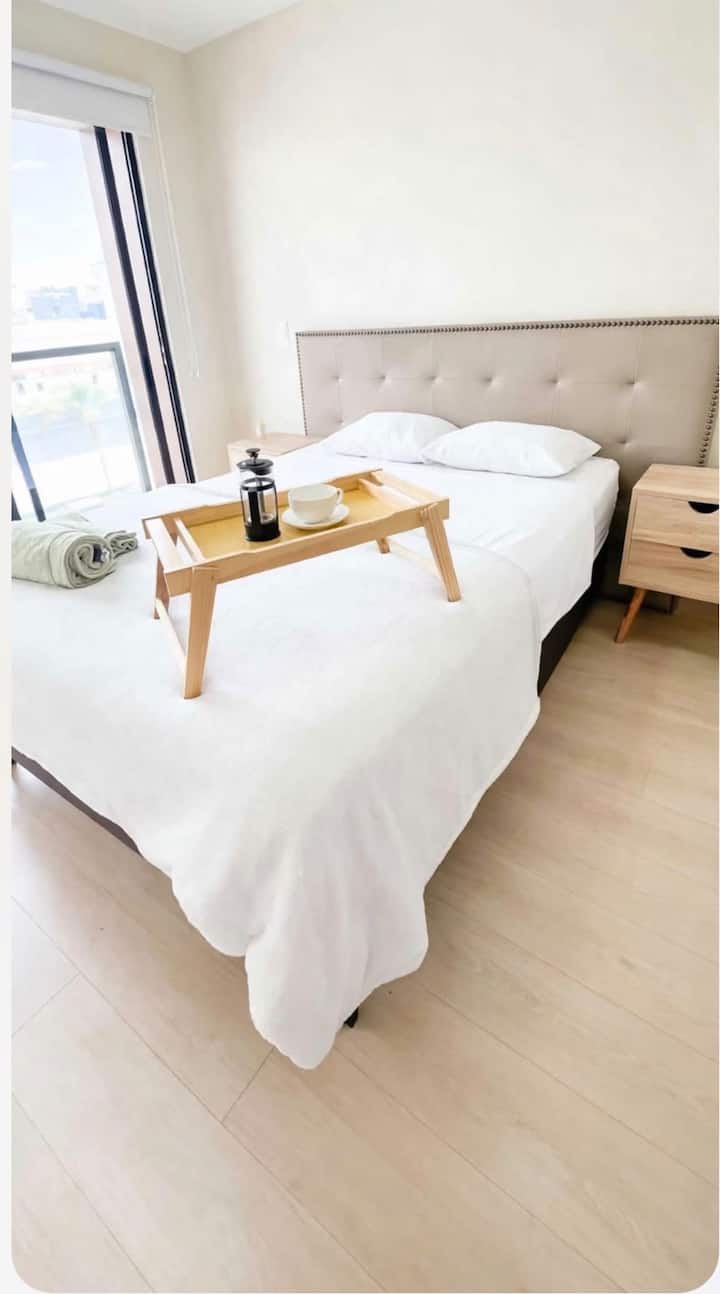 Modern, Comfortable Flat With Balconies, Opposite San Isidro - Peru