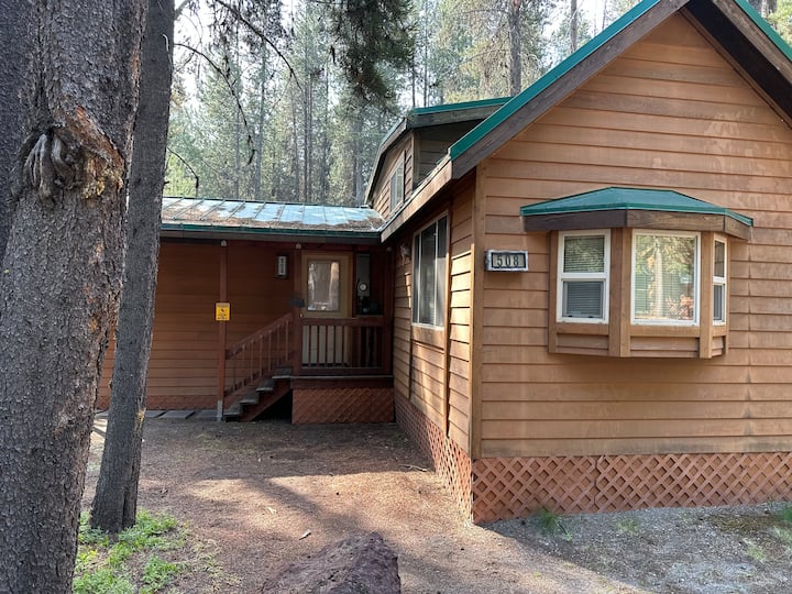 Alpine Getaway: Willamette Pass Cabin - Odell Lake, OR